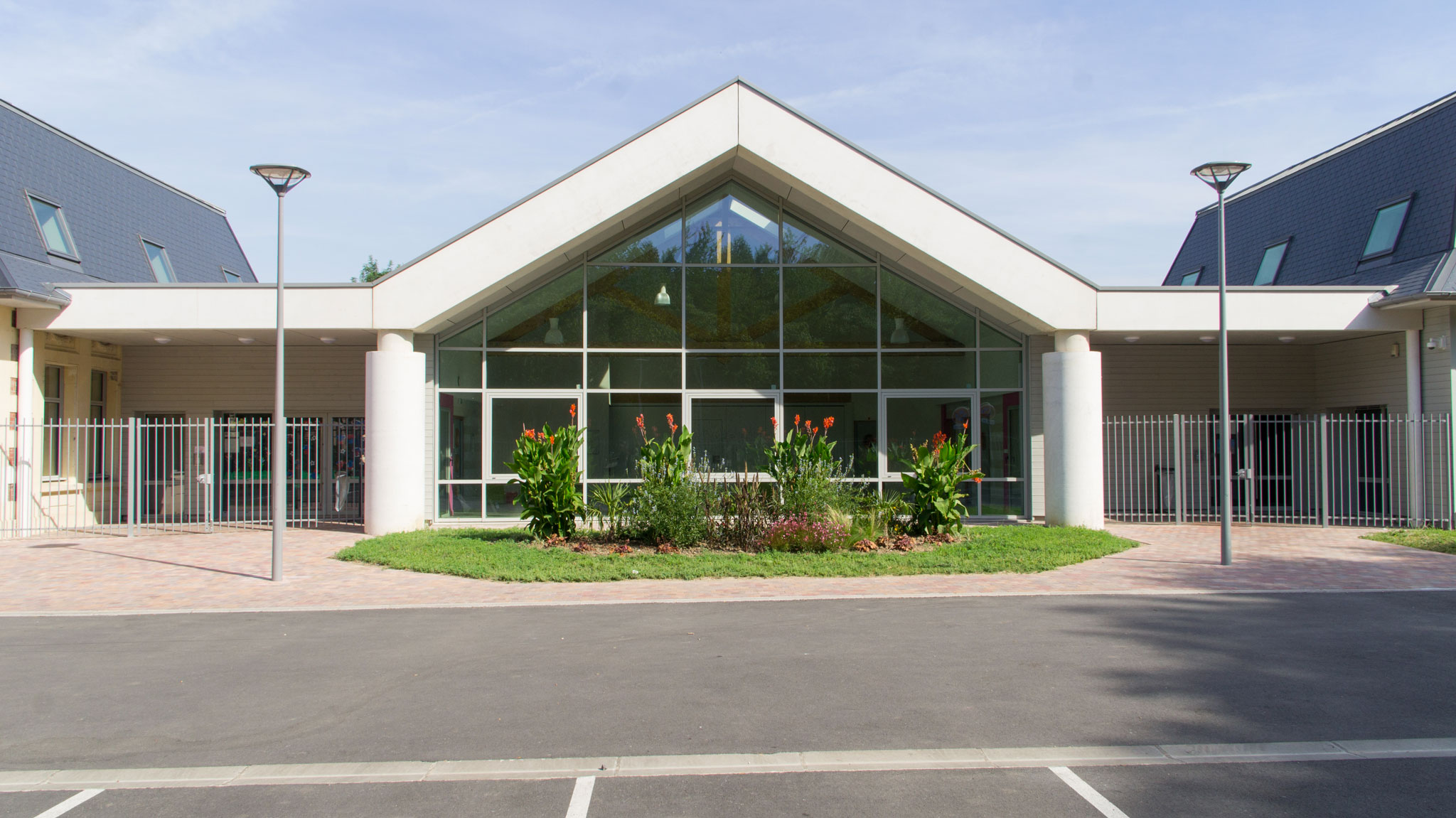 Pôle enfance . DOUVRIN - Yves Wozniak Architecte